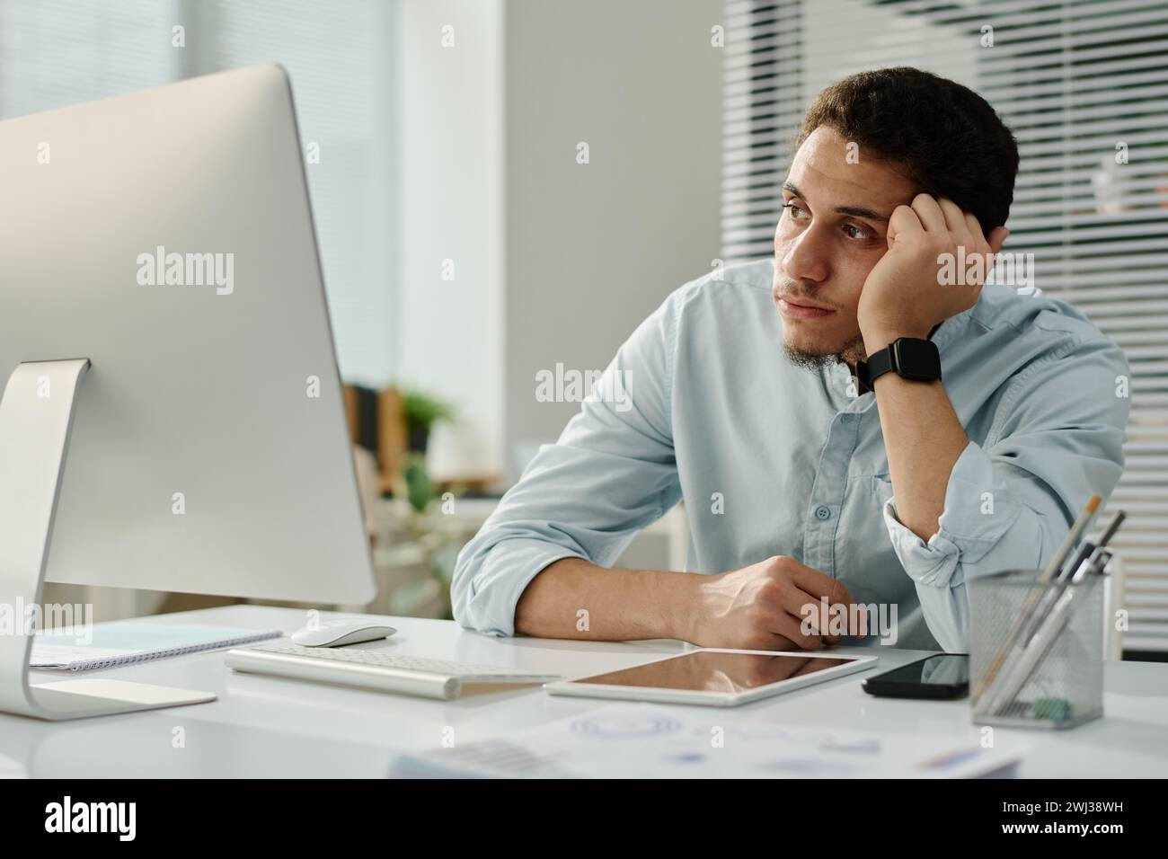 Front page of the economist hi-res stock photography and images - Alamy