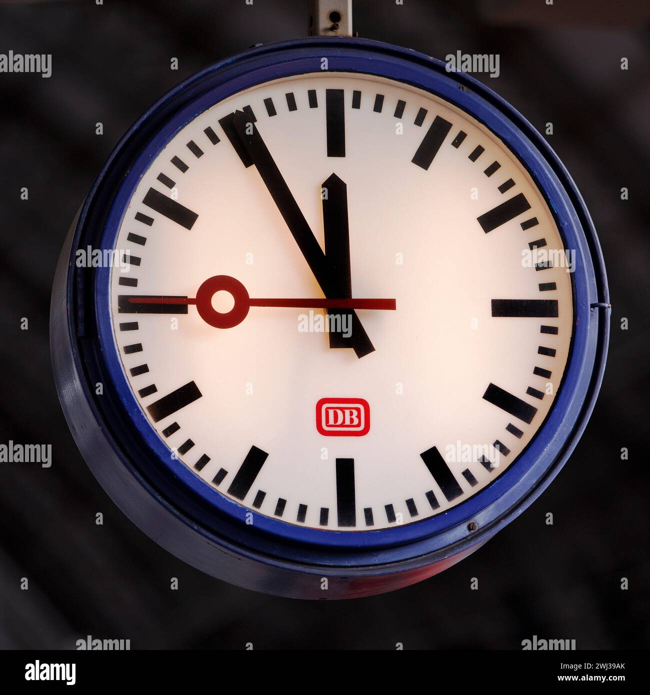 Five to twelve, station clock on the platform, main station, Frankfurt ...