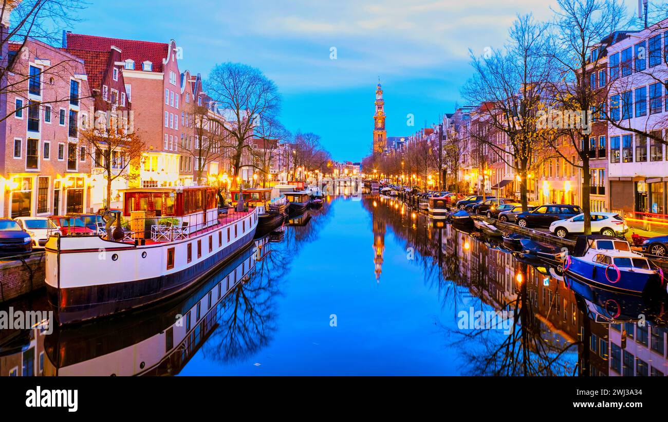 Amsterdam canals with Christmas lights during December, canal ...