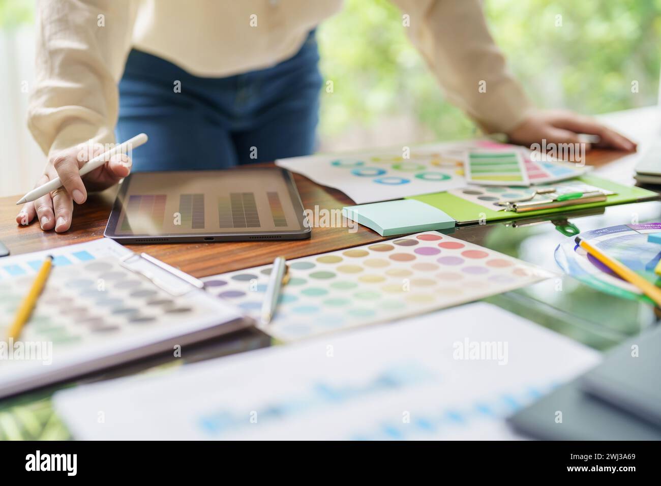 Creative idea Business female Artist Creative Designer sketch graphic ...