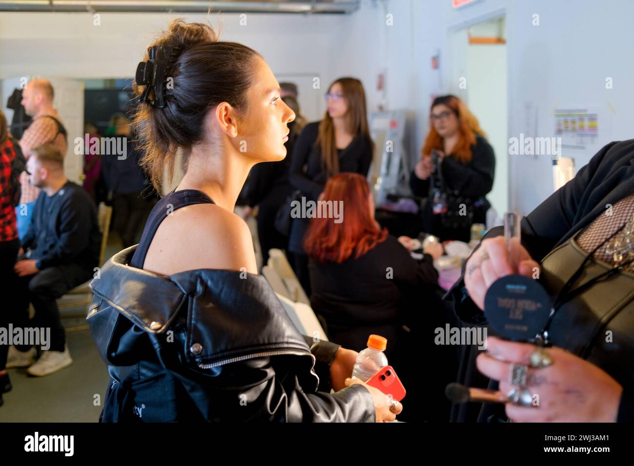 Runway models backstage 2024 hair hi-res stock photography and images ...