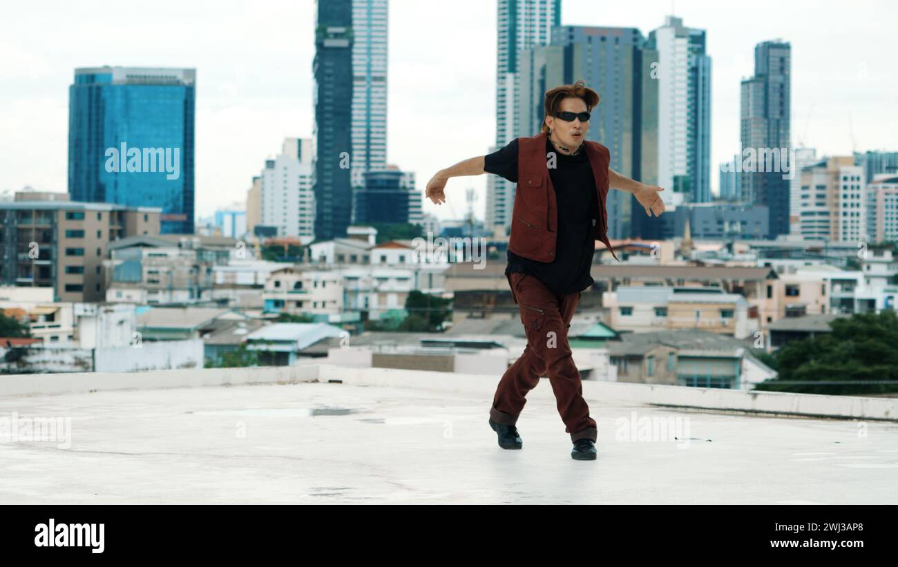 Paris roof dancing hi-res stock photography and images - Alamy