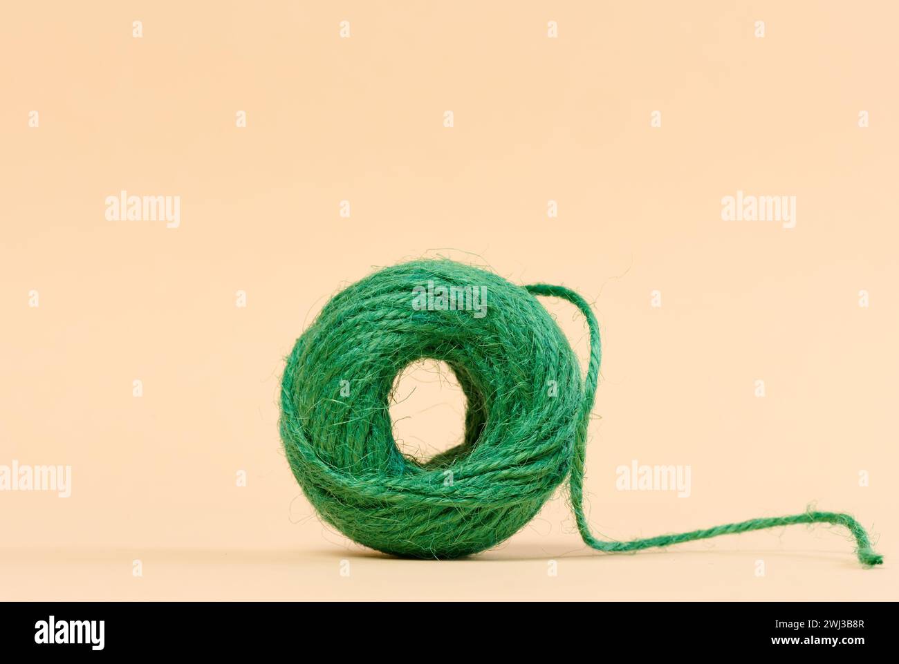 Rope coil green hi-res stock photography and images - Alamy