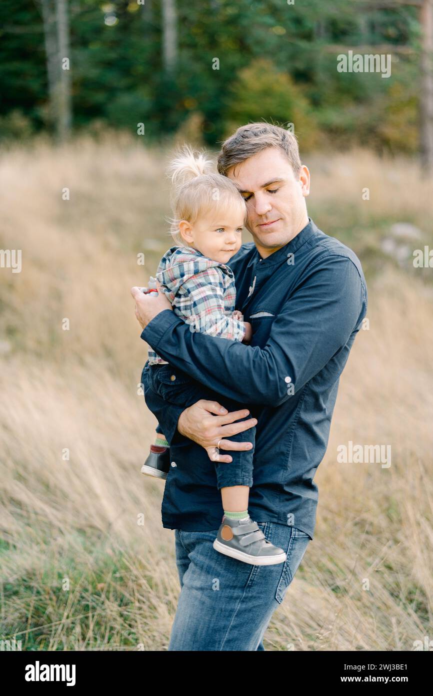 Forehead against forehead hi-res stock photography and images - Alamy