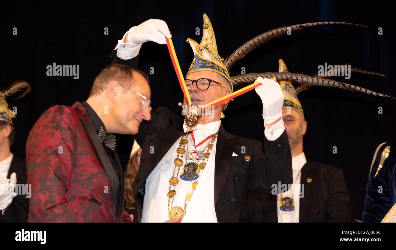 Kitzingen, Germany. 12th Feb, 2024. Rainer Müller (r) President of the ...