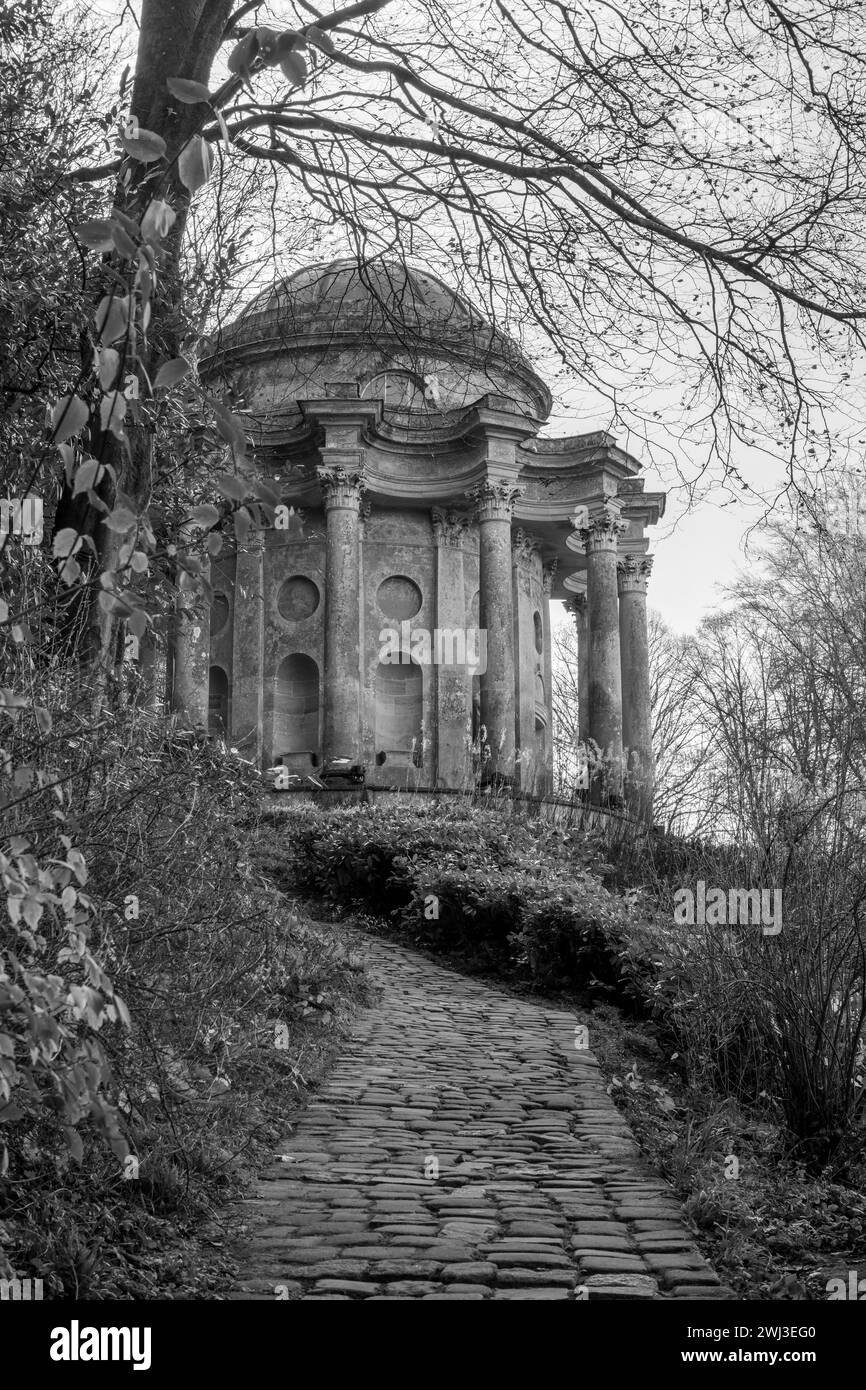 Photo of the Temple Of Apollo in Stourhead Gardens Stock Photo - Alamy