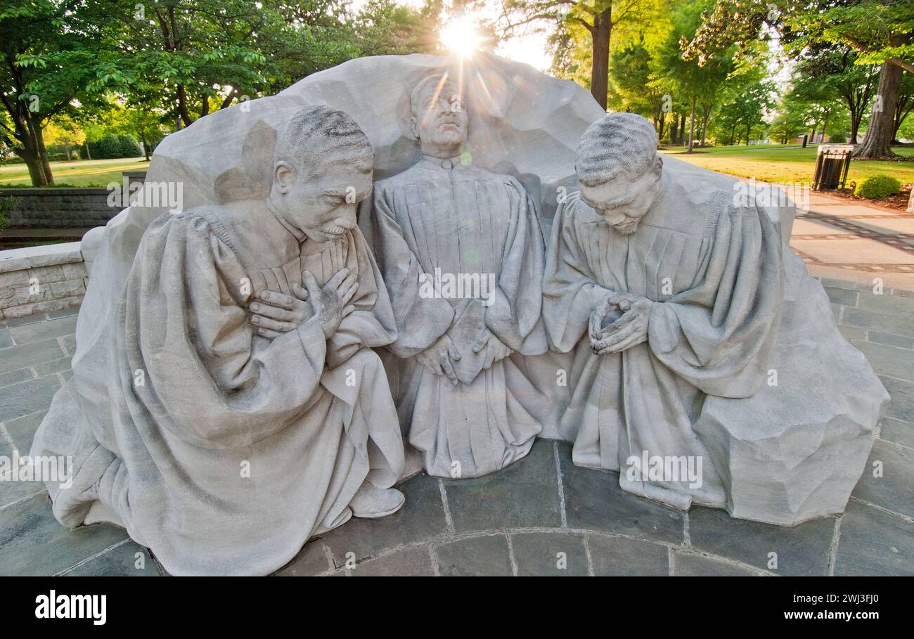 "The Kneeling Ministers" statue by Raymond Kaskey in Kelly Ingram Park ...