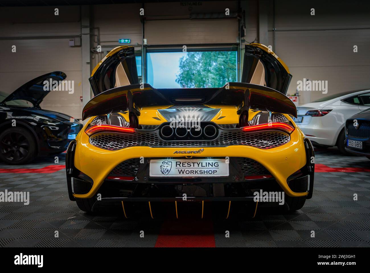 Activewing hi-res stock photography and images - Alamy