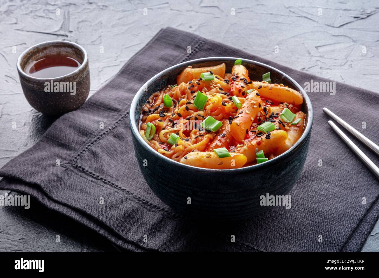 Ramen tteokbokki hi-res stock photography and images - Alamy