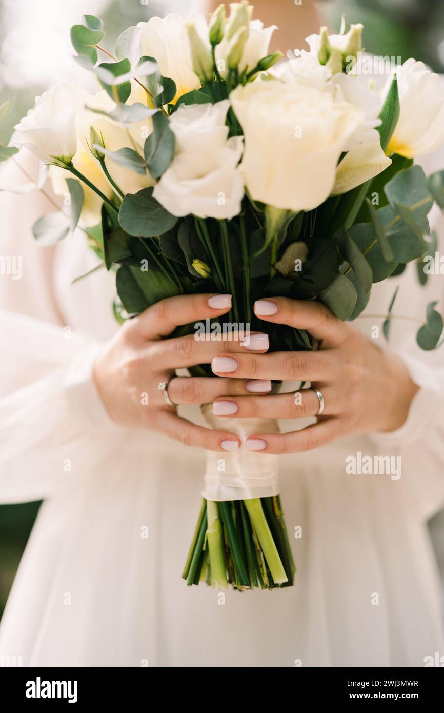 Faceless bride hi-res stock photography and images - Alamy