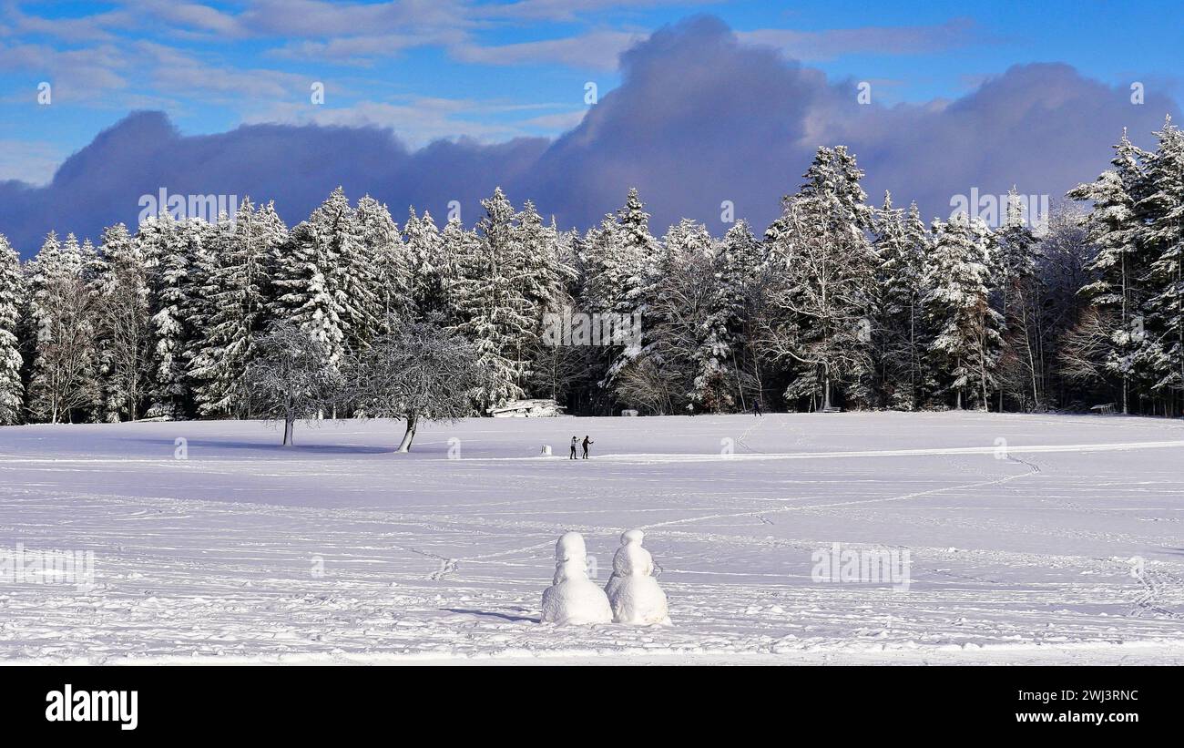 Two women in snowy landscape hi-res stock photography and images - Alamy