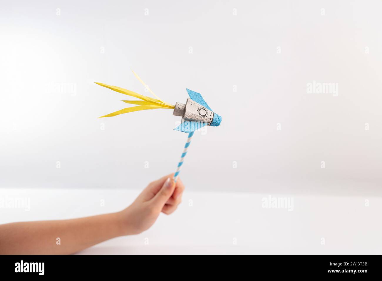 hand hold paper rockets craft, fun toy making project for kids, DIY ...