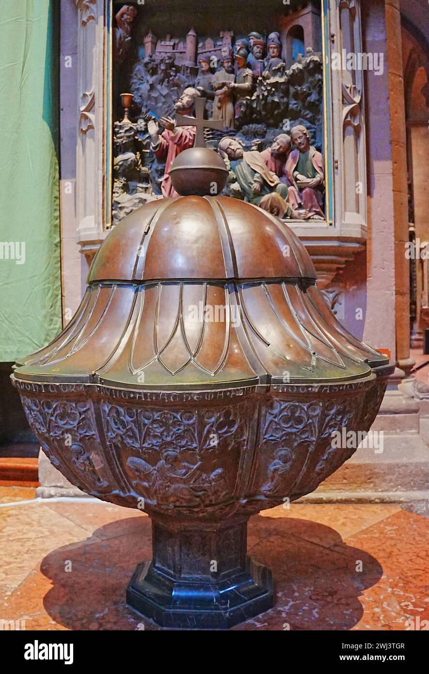 14th century font hi-res stock photography and images - Alamy