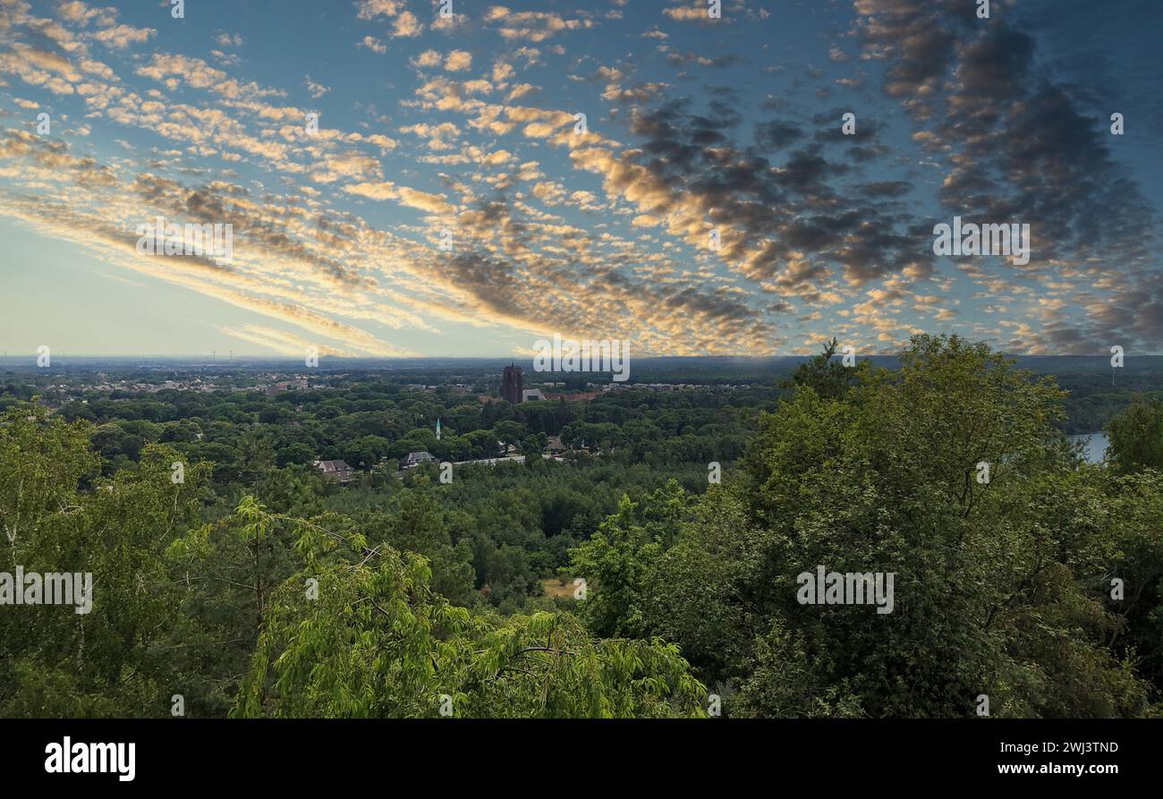 Dramatic Sunset Skies Over Suburban Vista Stock Photo - Alamy