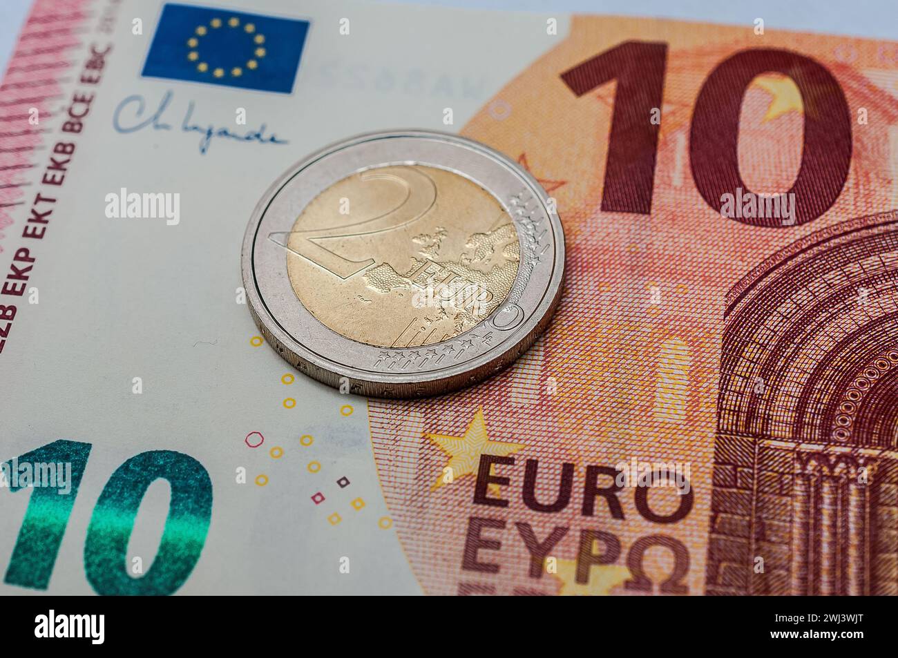 Minimum wage of â‚¬12 from October 2022 in Germany Stock Photo - Alamy