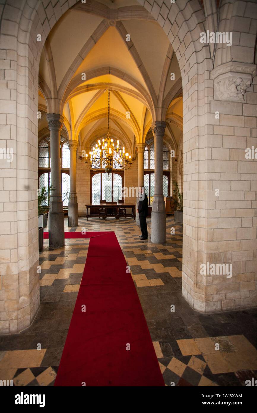 Medieval noble figure hi-res stock photography and images - Alamy