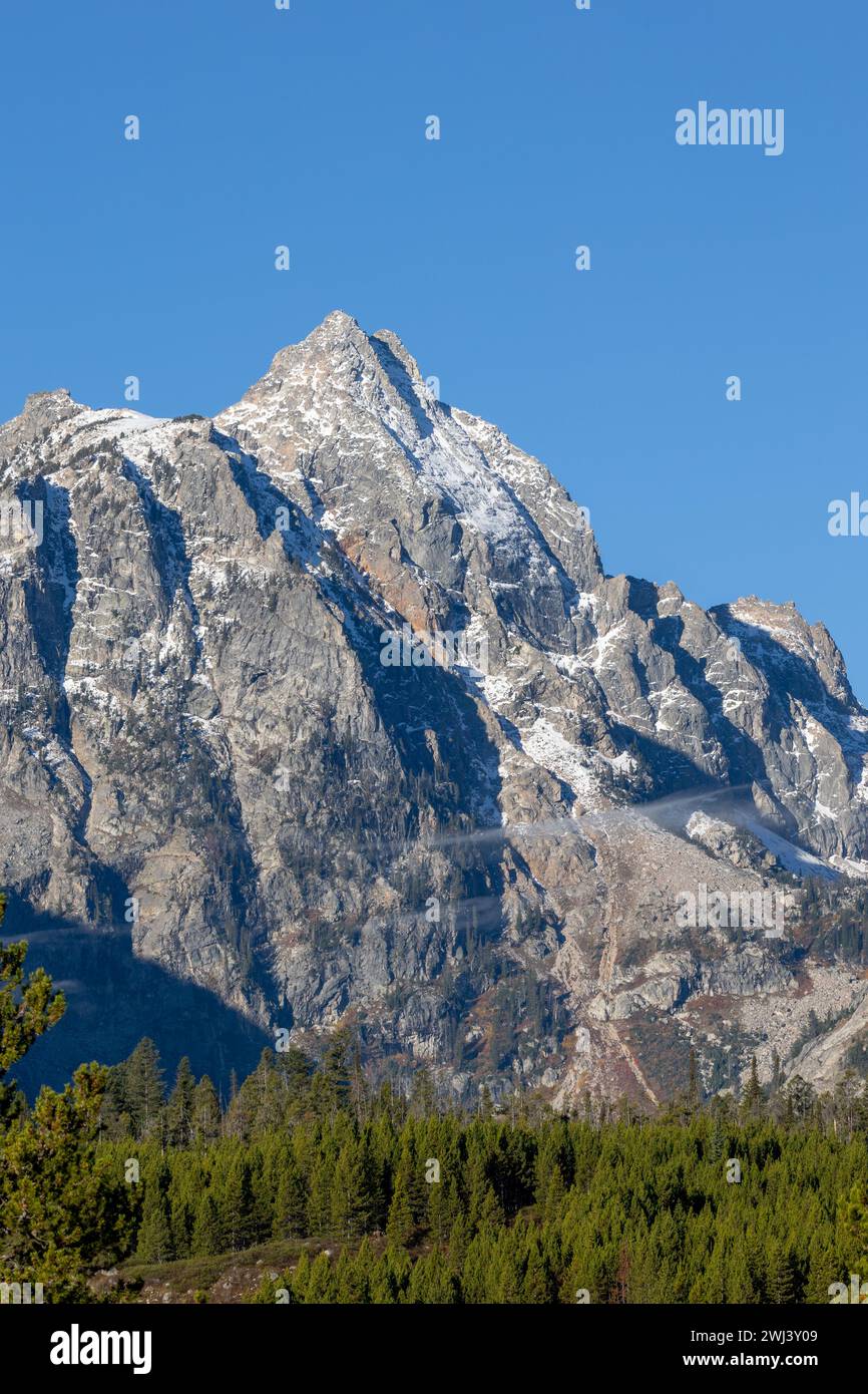 Majestic moutain landscape valley hi-res stock photography and images ...