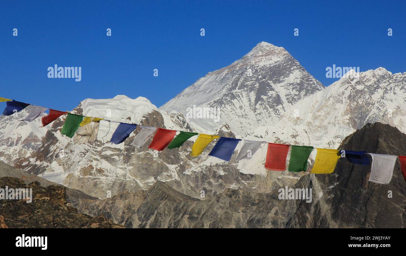 Prayer flags on Gokyo Peak and Mount Everest, Nepal Stock Photo - Alamy