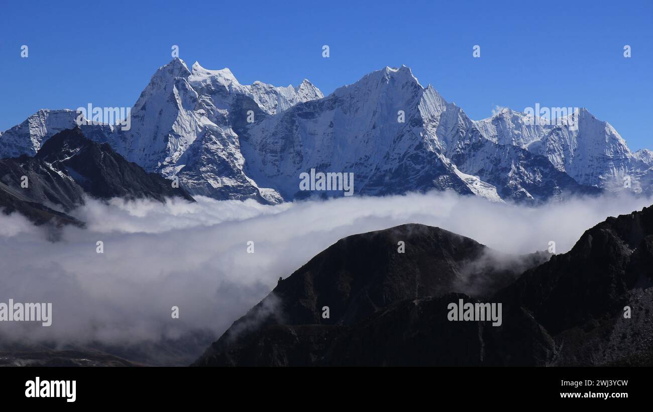 Snow covered mountains Kantega, Thamserku and Kusum Kanguru, Nepal ...