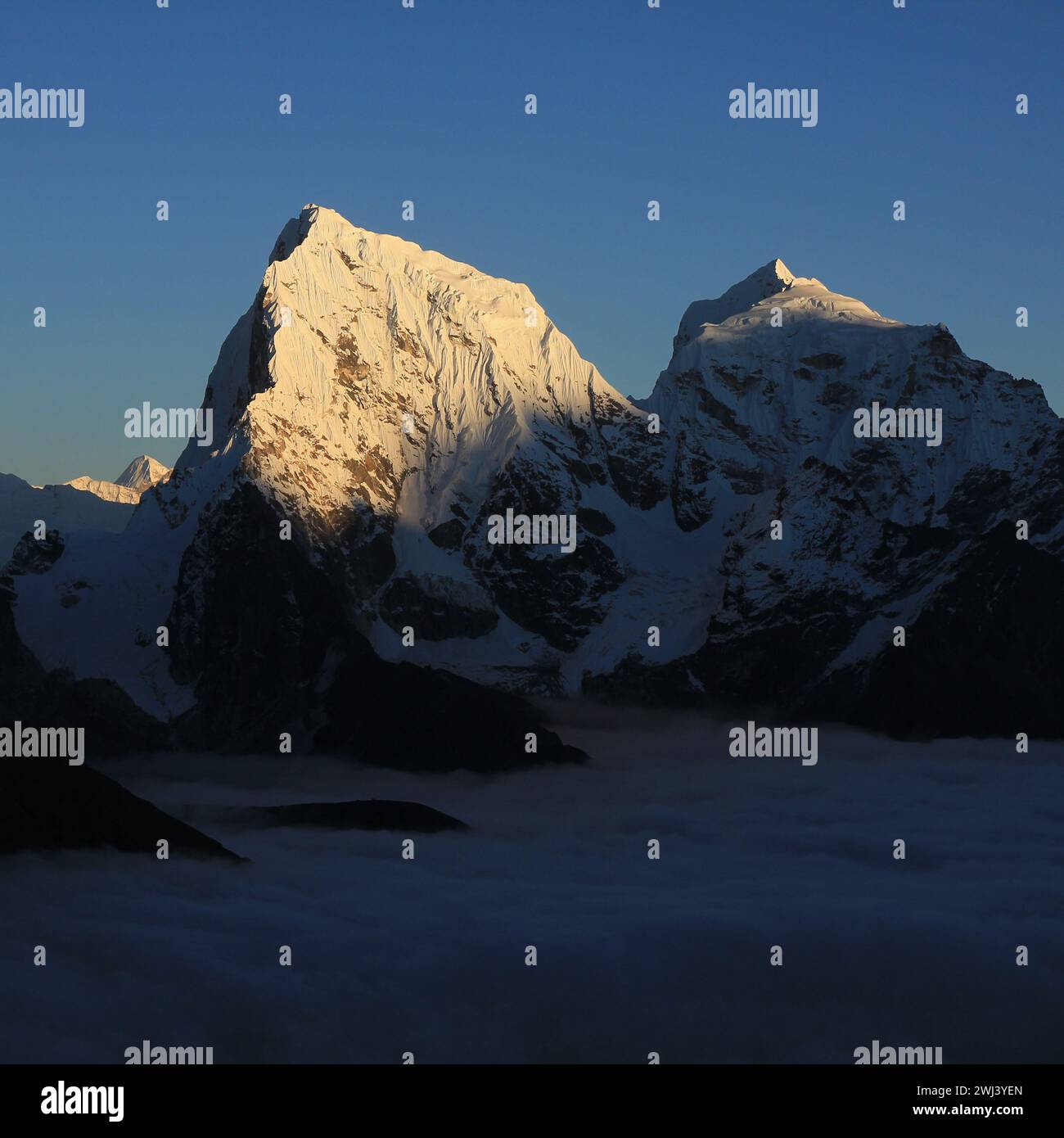 Cholatse peak hi-res stock photography and images - Alamy
