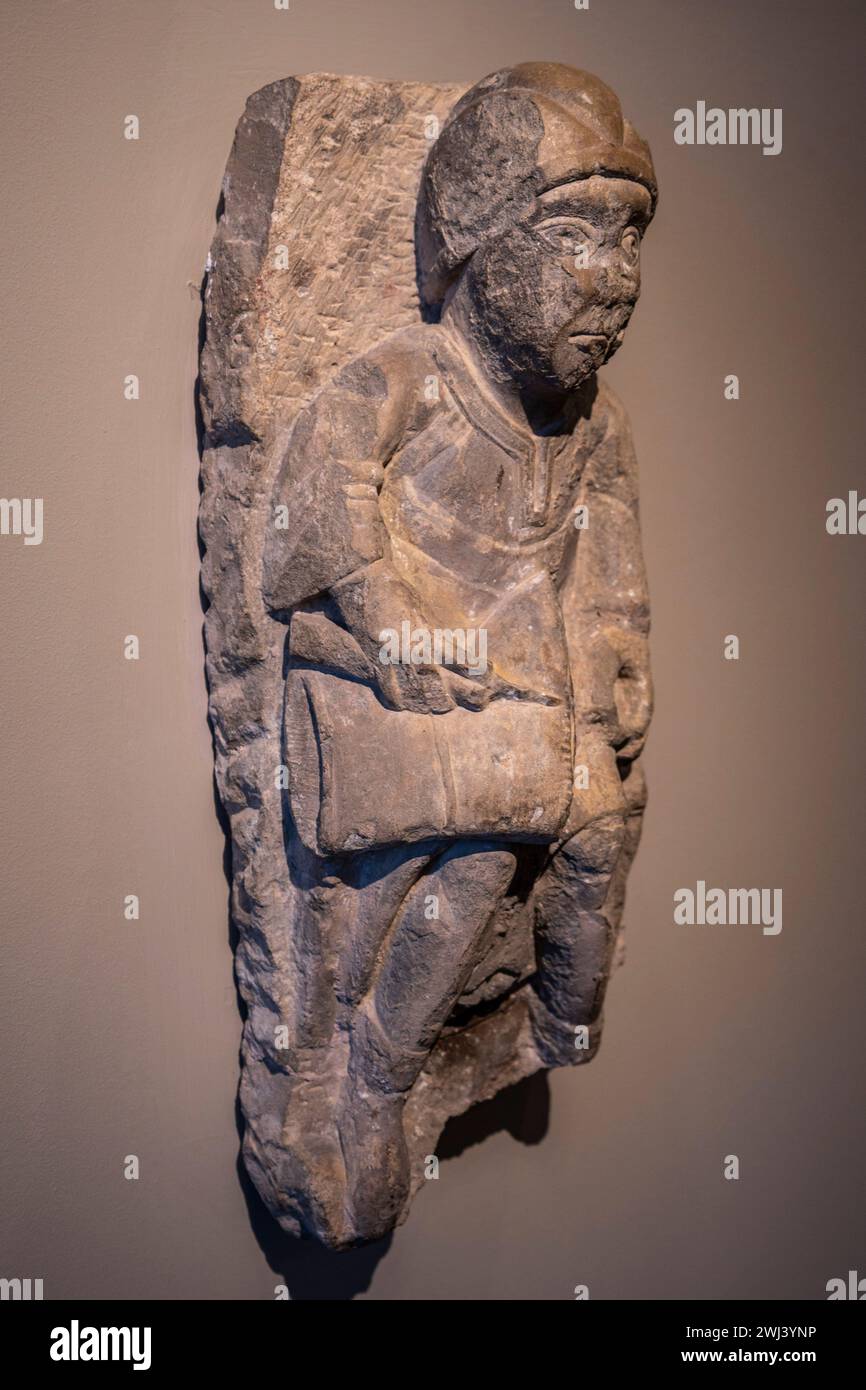 Romanesque sculpture hi-res stock photography and images - Alamy