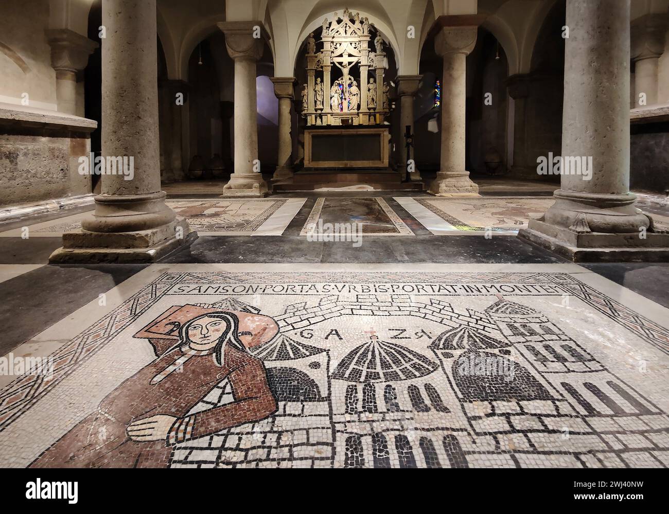 Medieval floor hi-res stock photography and images - Alamy