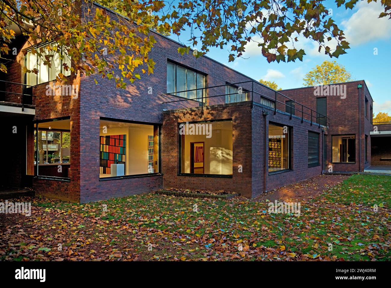 Modernism architecture classical hi-res stock photography and images ...