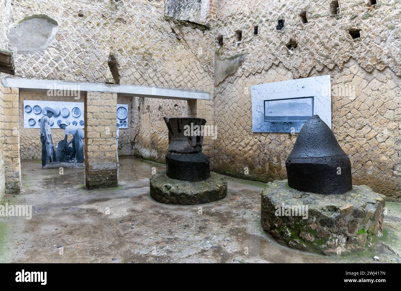 Roman exhibit hi-res stock photography and images - Alamy