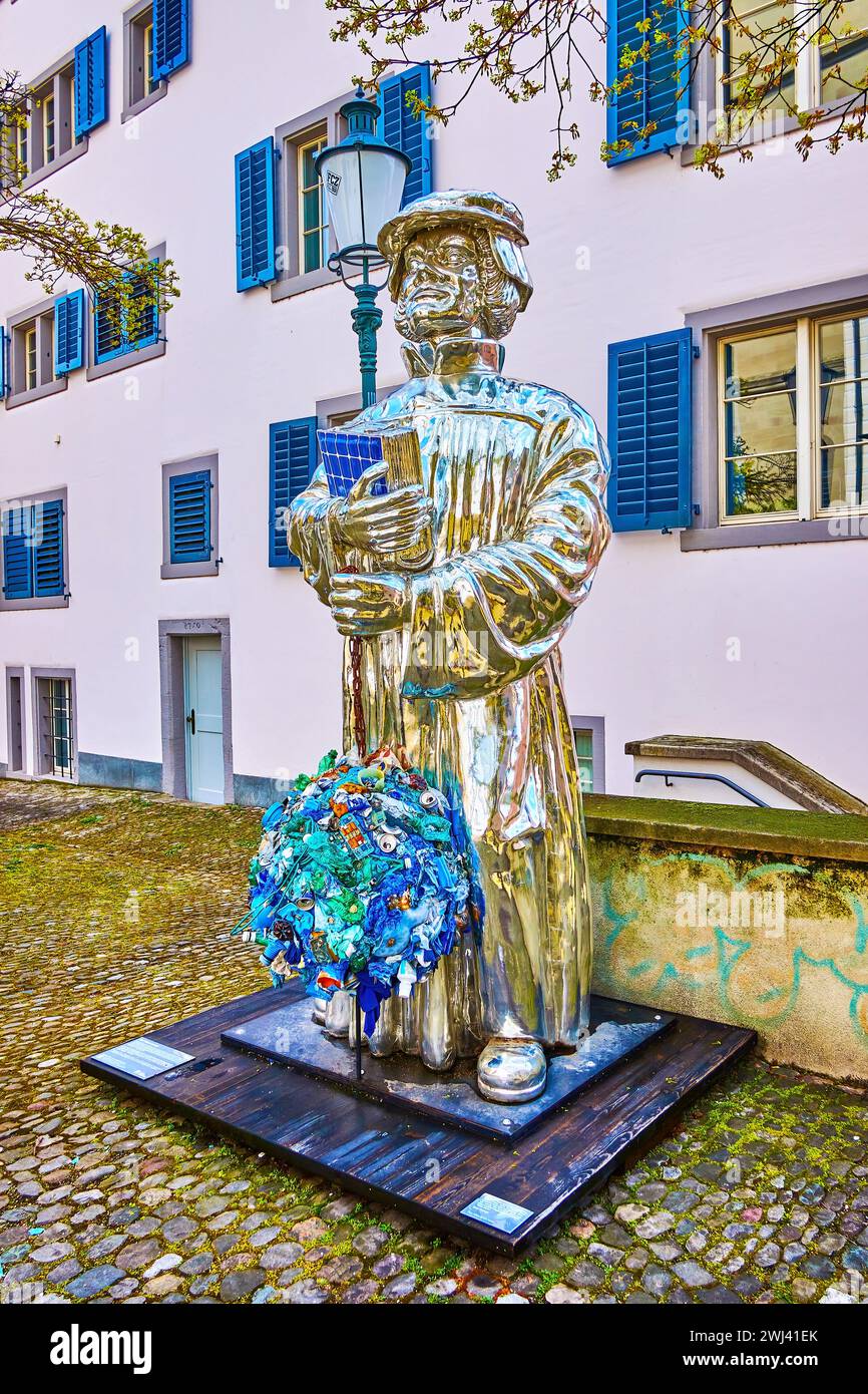 ZÜRICH, SWITZERLAND - APRIL 3, 2022: The moder sculpture to Huldrych ...