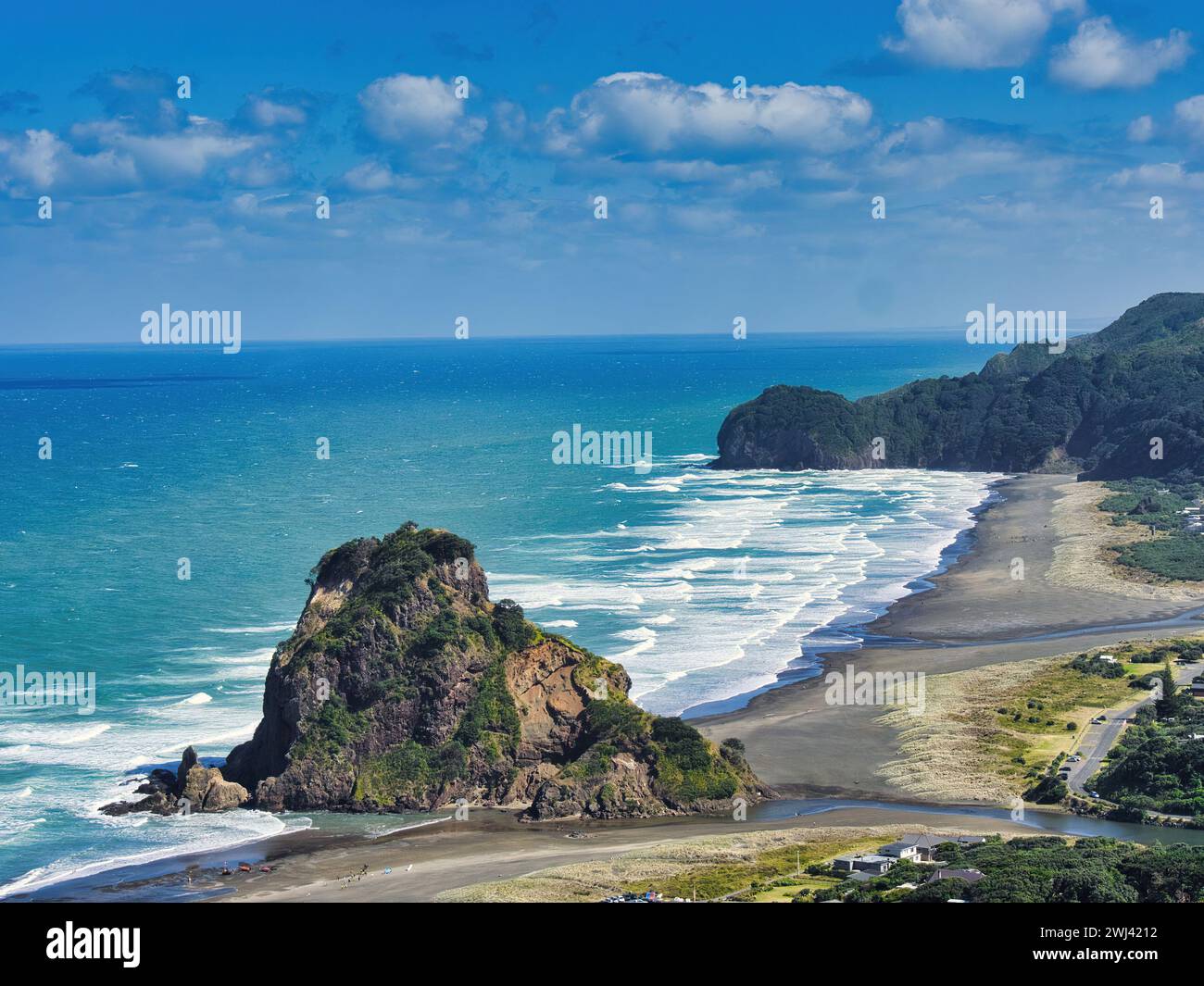Lion rock piha hi-res stock photography and images - Alamy