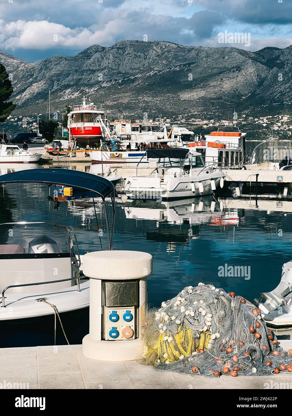 Shore power bollard on the pier with moored yachts Stock Photo - Alamy