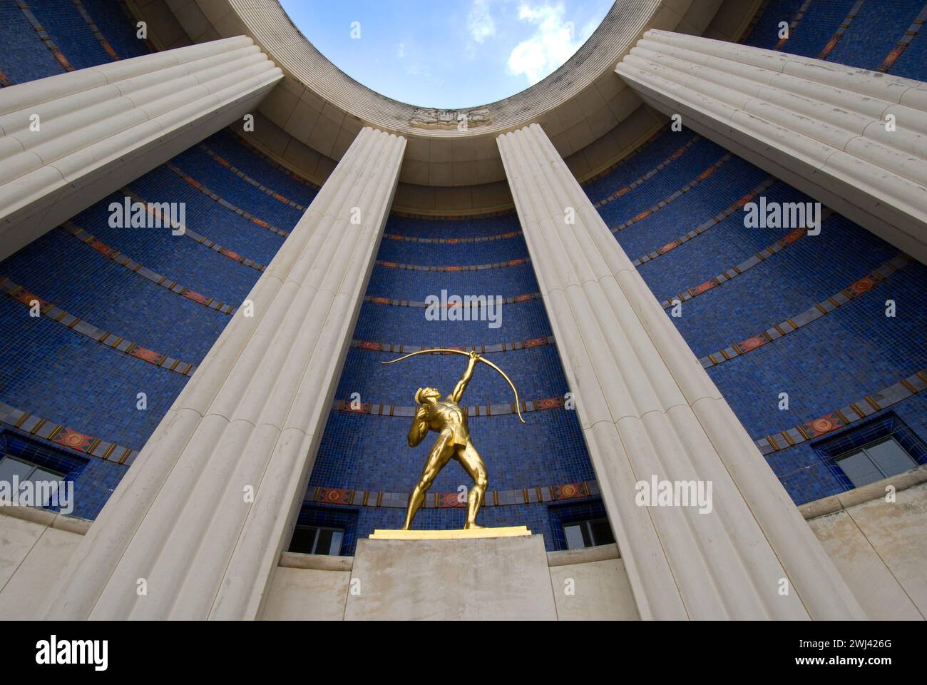 Loincloth native american hi-res stock photography and images - Alamy