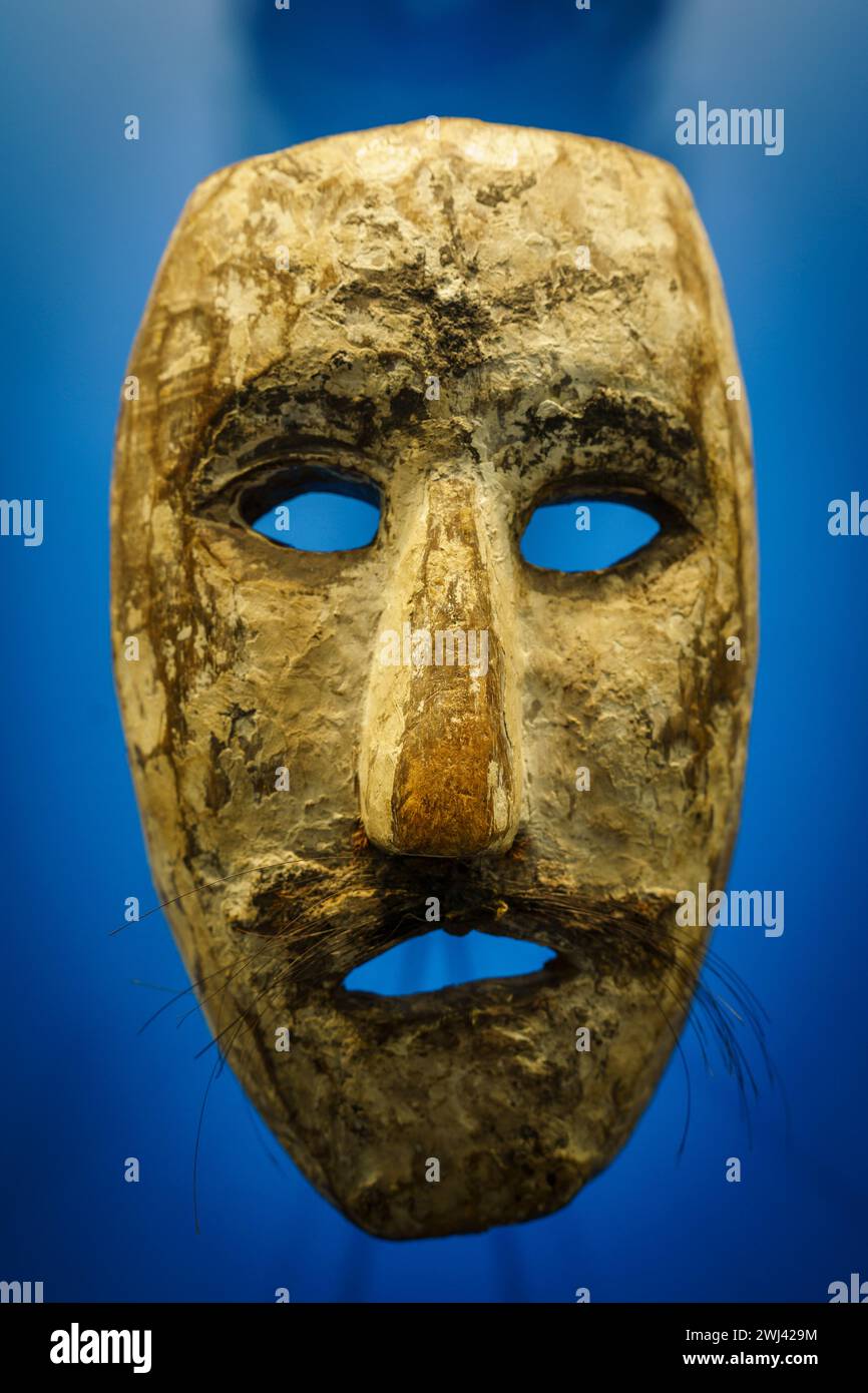 Ritual mask hi-res stock photography and images - Alamy