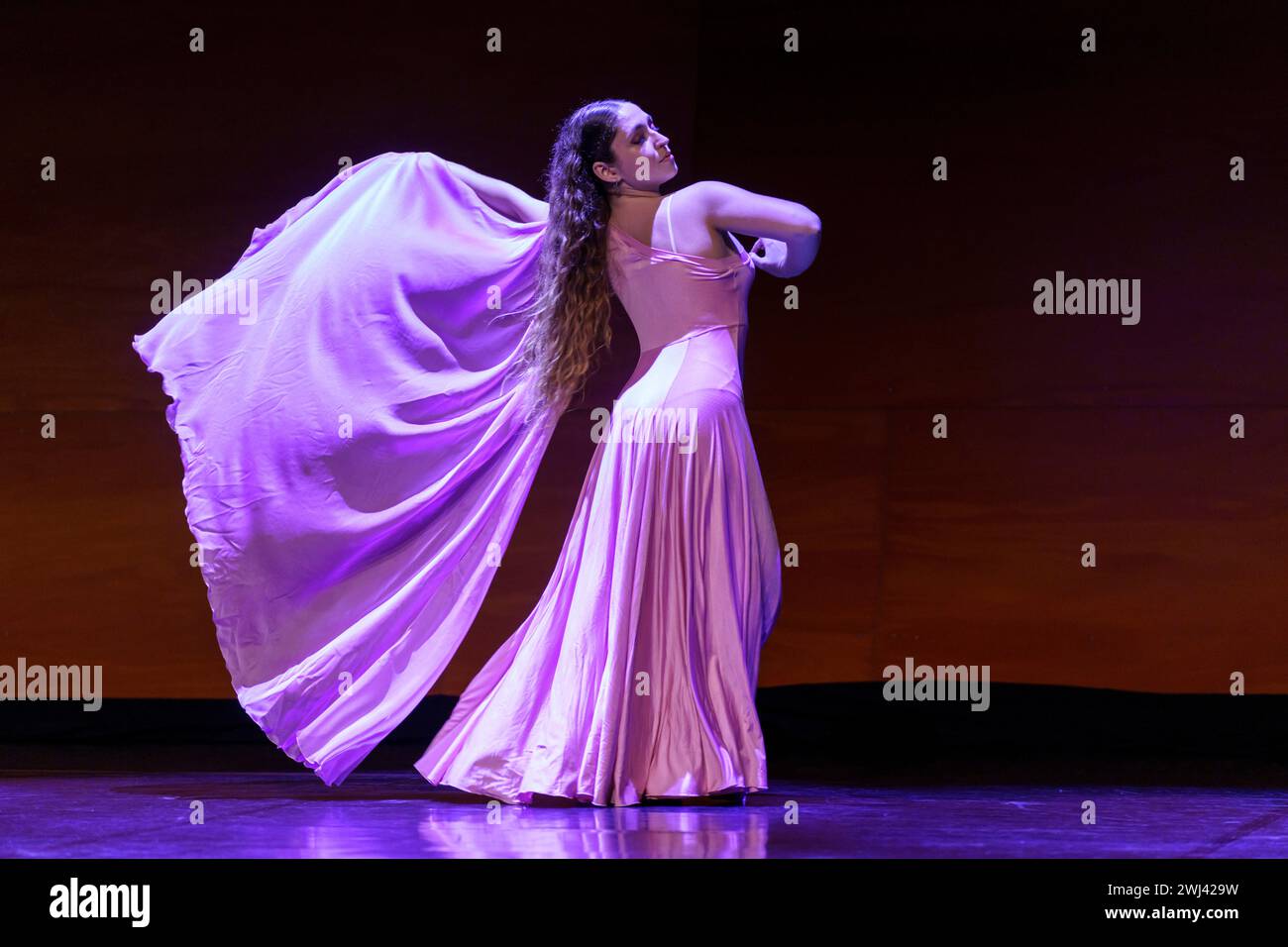 Spanish dance hi-res stock photography and images - Alamy