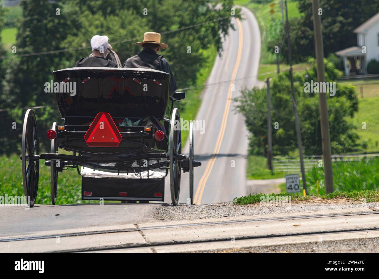 Amish couple hi-res stock photography and images - Alamy