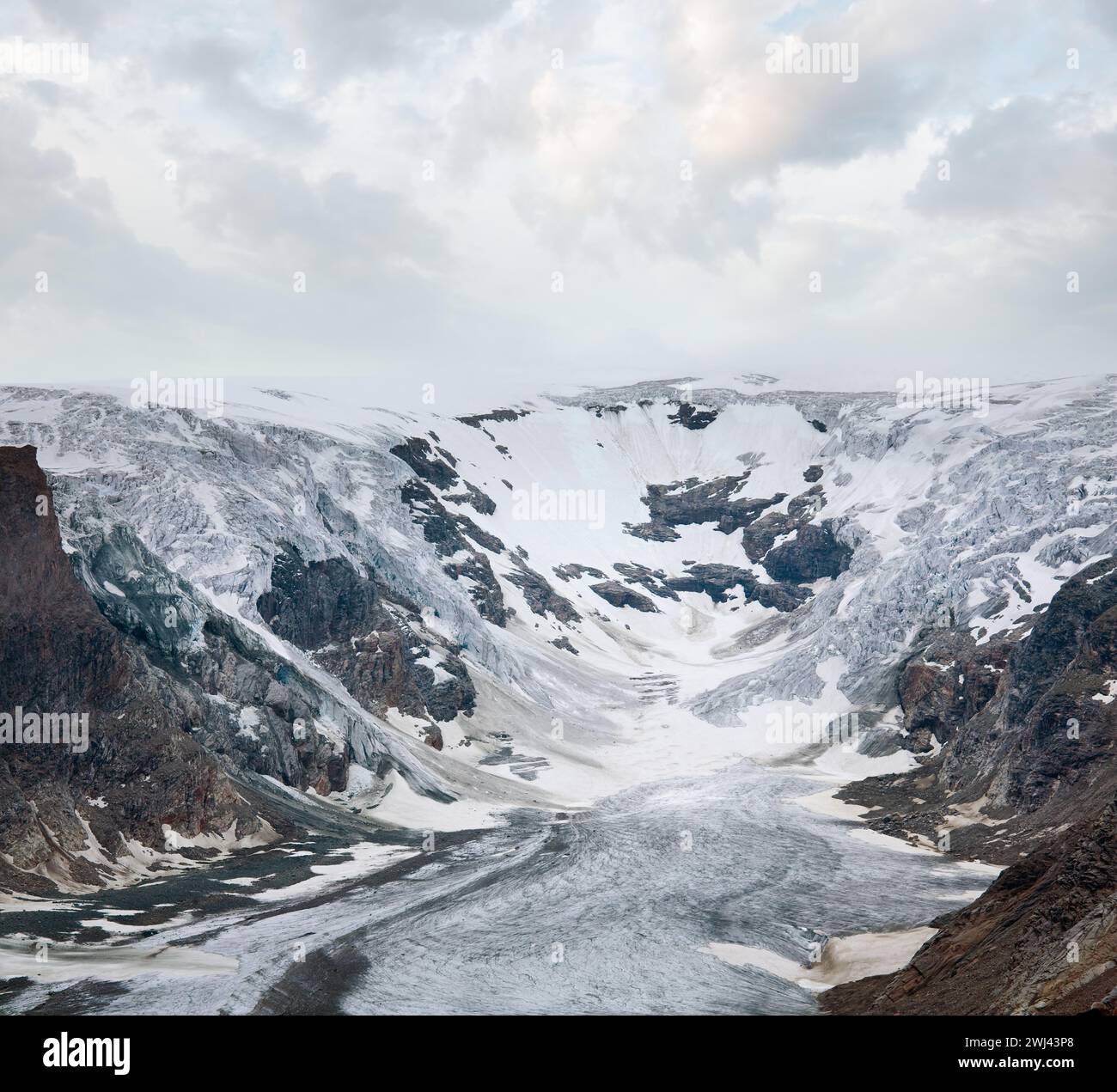 Alpine wilderness scene hi-res stock photography and images - Alamy