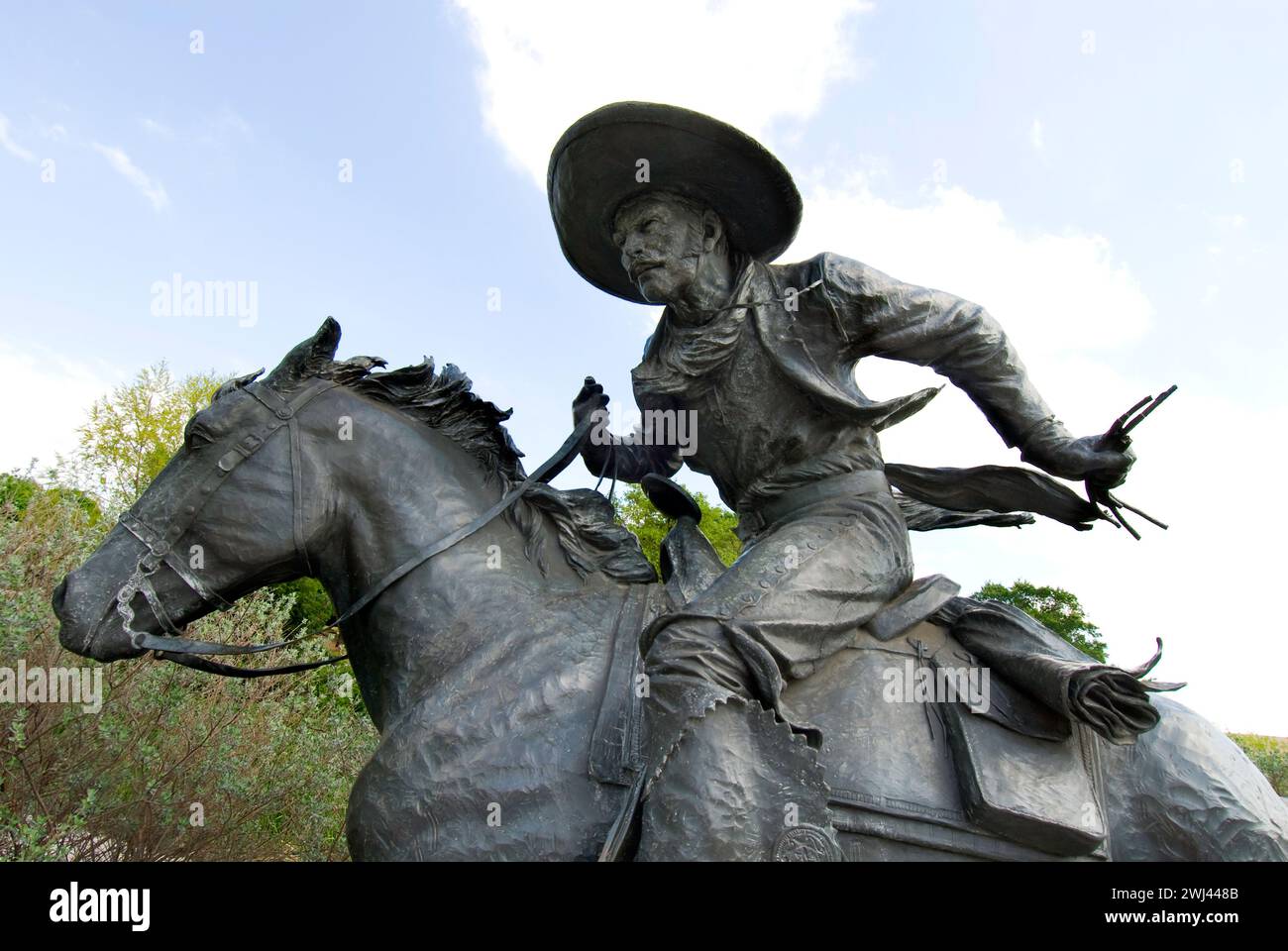 Pioneer Plaza Cattle Drive is the world's largest bronze monument ...