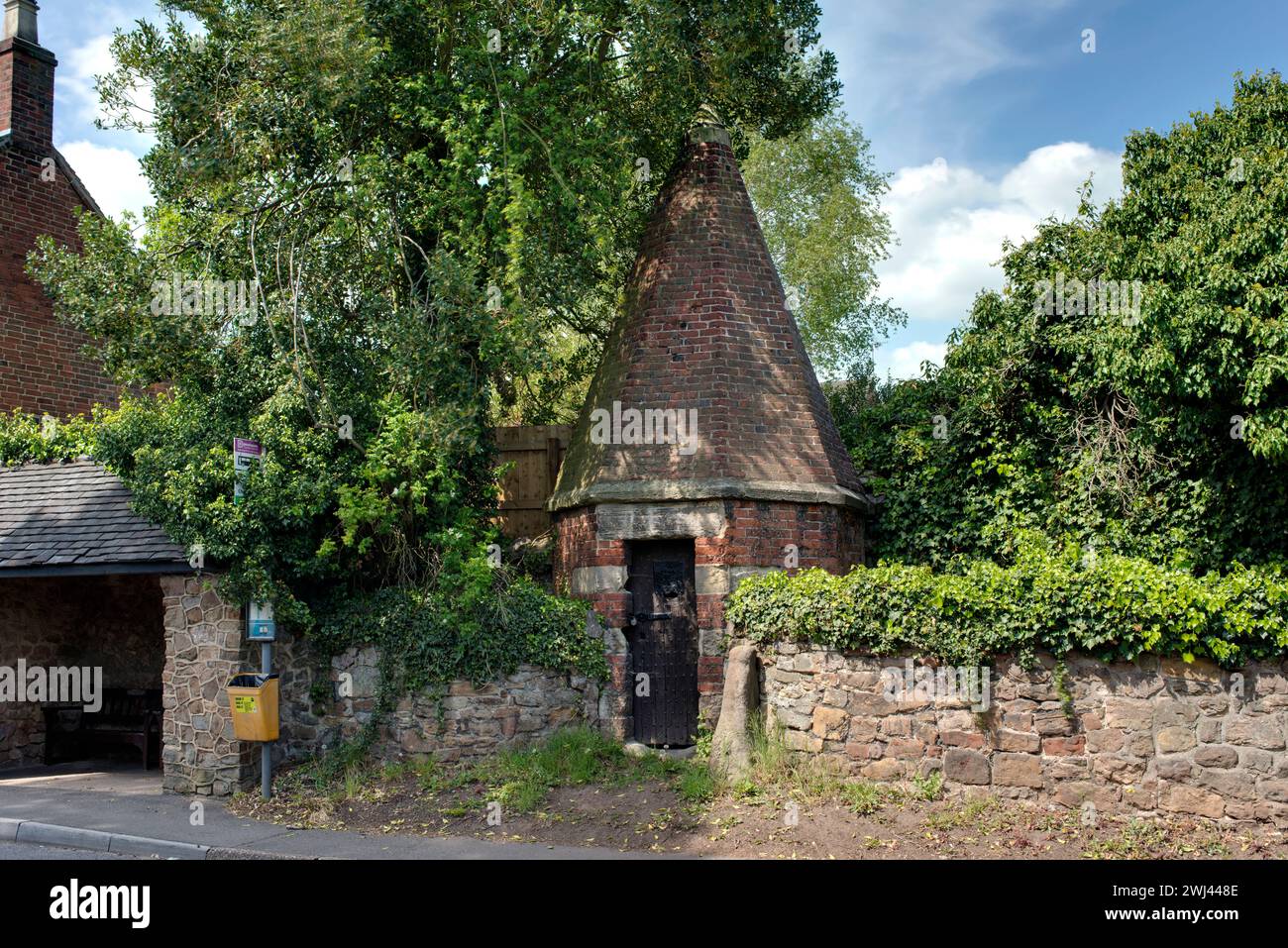 Ticknall houses hi-res stock photography and images - Alamy