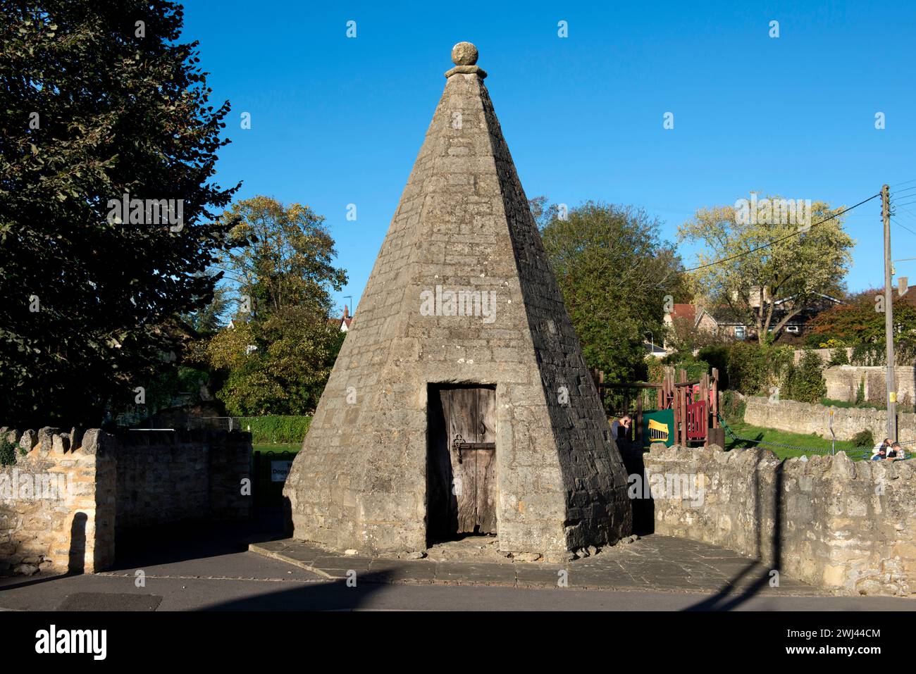 Village lock-ups. Wheatley, Oxfordshire, built in 1834 in the shape of ...
