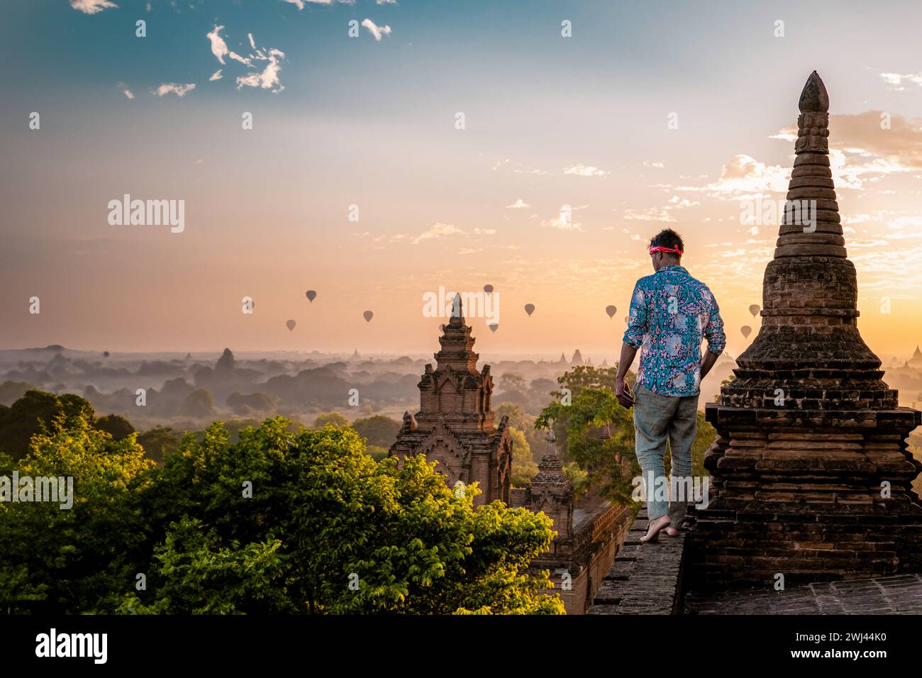 Bagan myanmar young men hi-res stock photography and images - Alamy