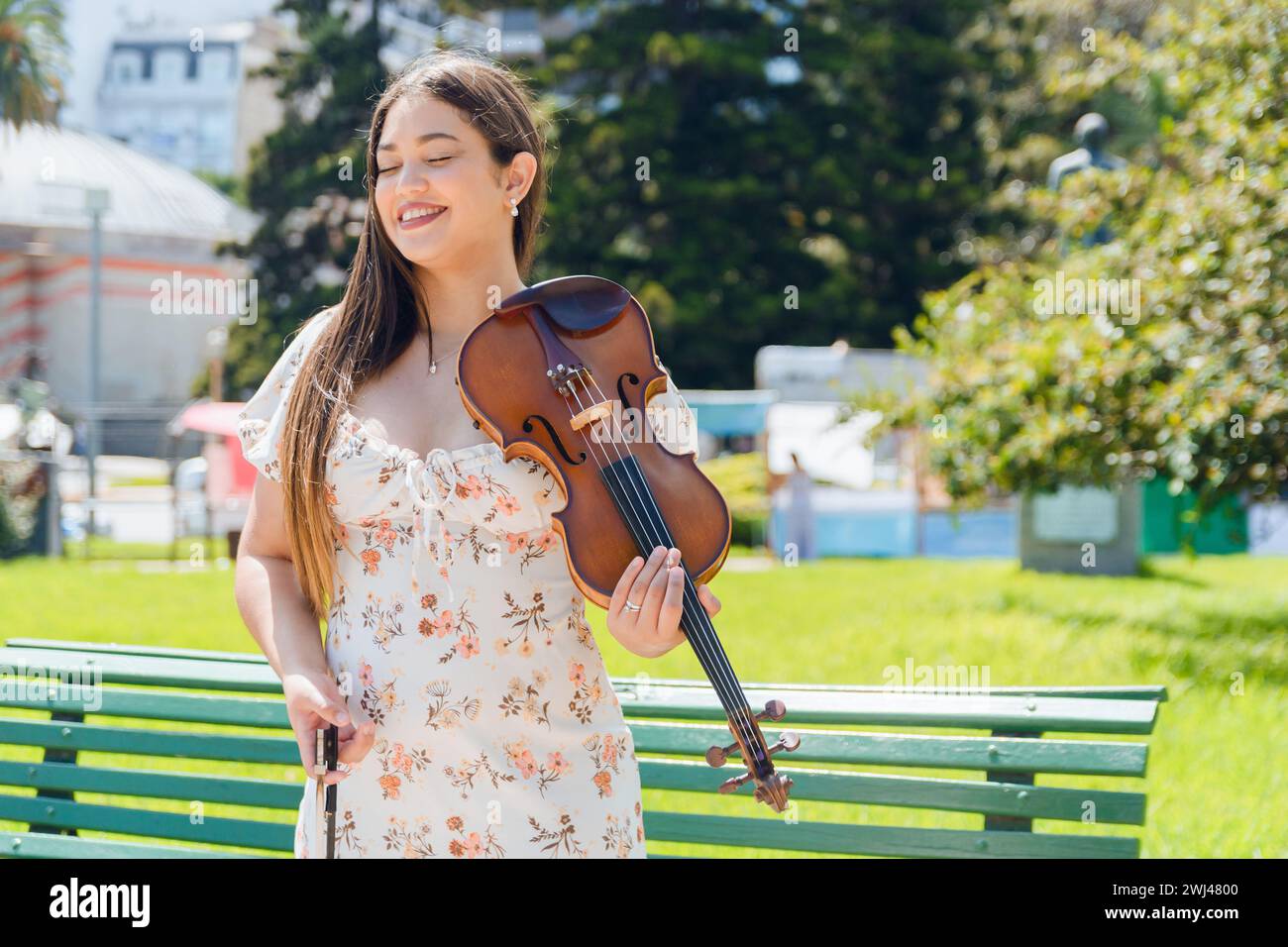 Long haired violinist hi-res stock photography and images - Alamy