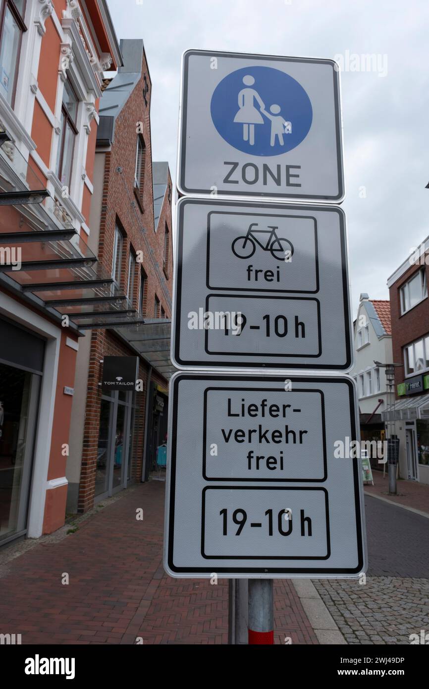 Pedestrian area sign hi-res stock photography and images - Alamy