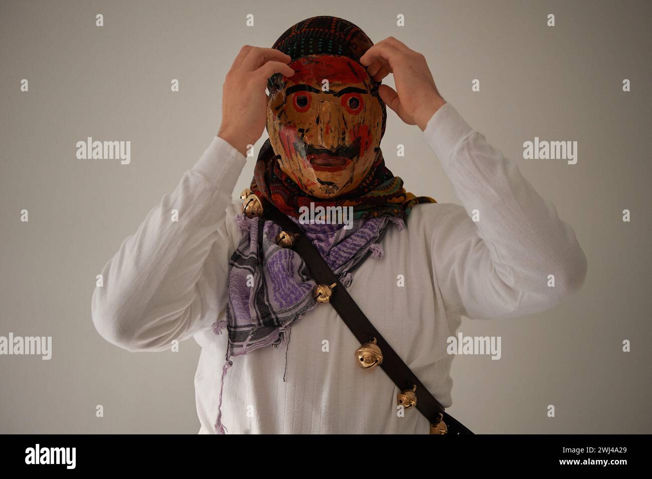 A young "mamuxarro" dressed in a brass "katola", twelve bells ...