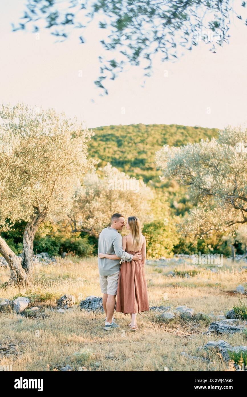 Caucasian woman kissing man hi-res stock photography and images - Alamy