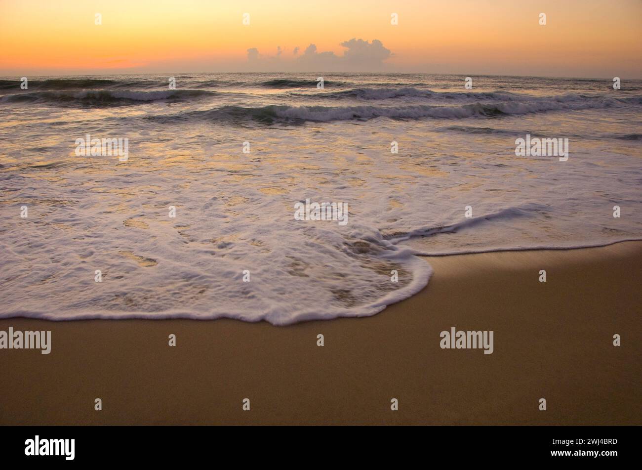 Atlantic ocean sunrise outer hi-res stock photography and images - Alamy