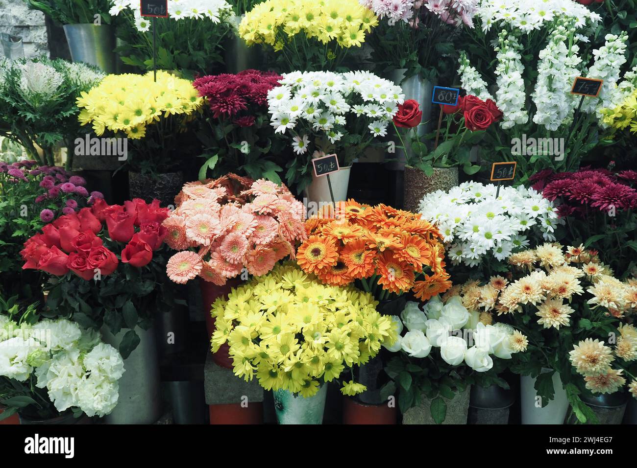 flower shop in istanbul, flower display for selling at street shop ...