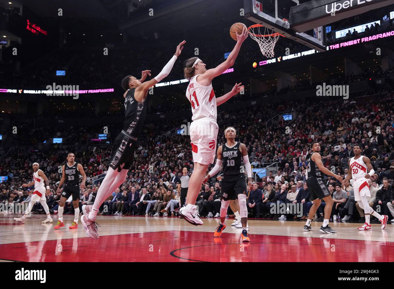 Toronto Raptors' forward Kelly Olynyk (41) scores against San Antonio ...