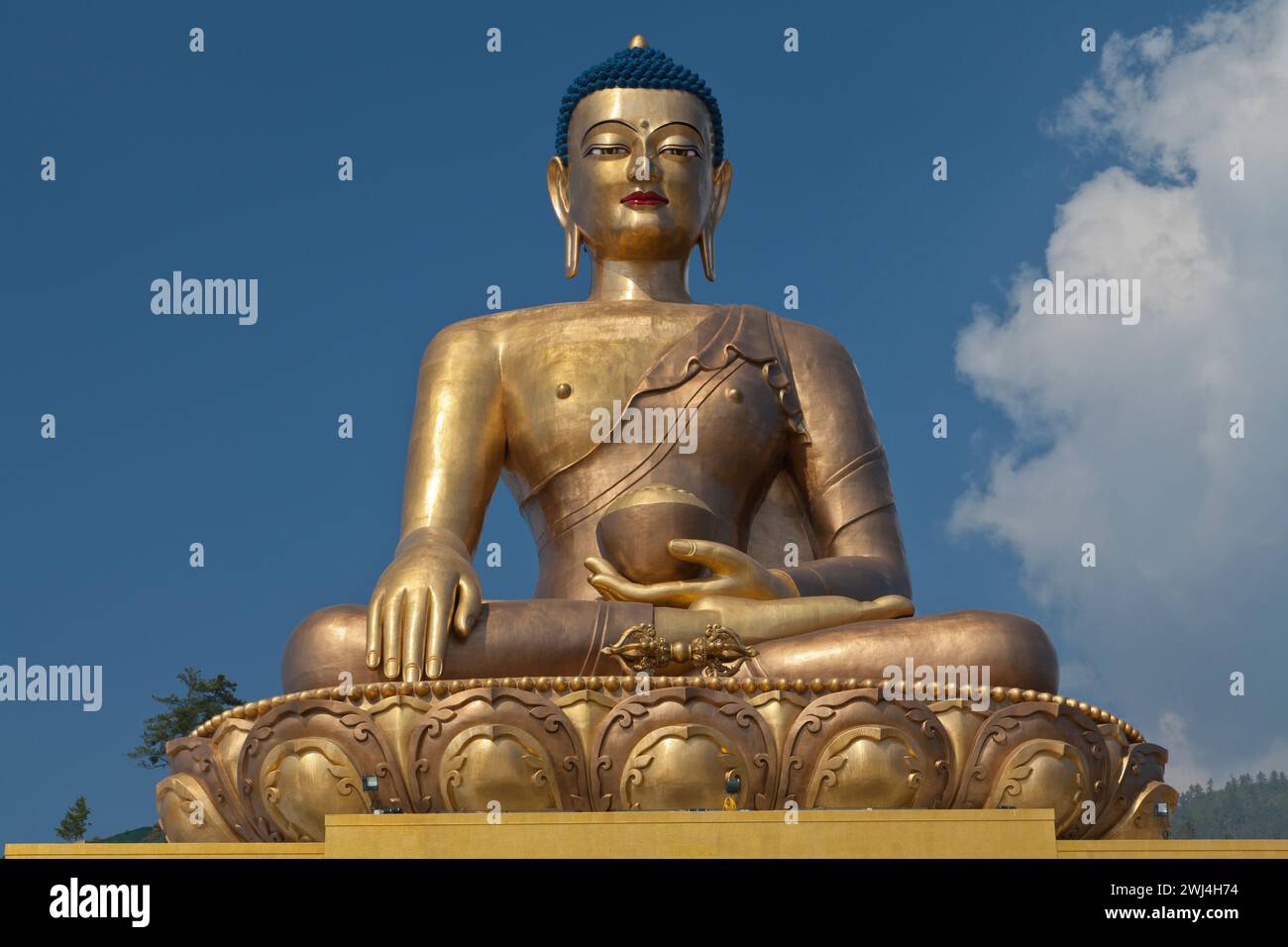 The massive 50m-high Dordenma Buddha that overlooks Thimphu Valley ...