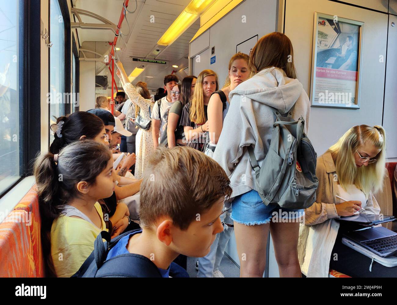 Many people in the crowded local train RE99 to Frankfurt am Main ...