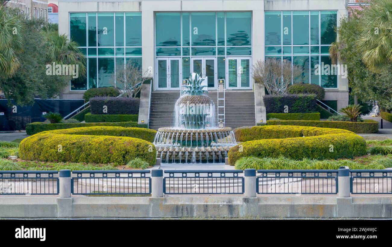 Waterfront Park in Charleston, SC, home to the iconic "Pineapple ...
